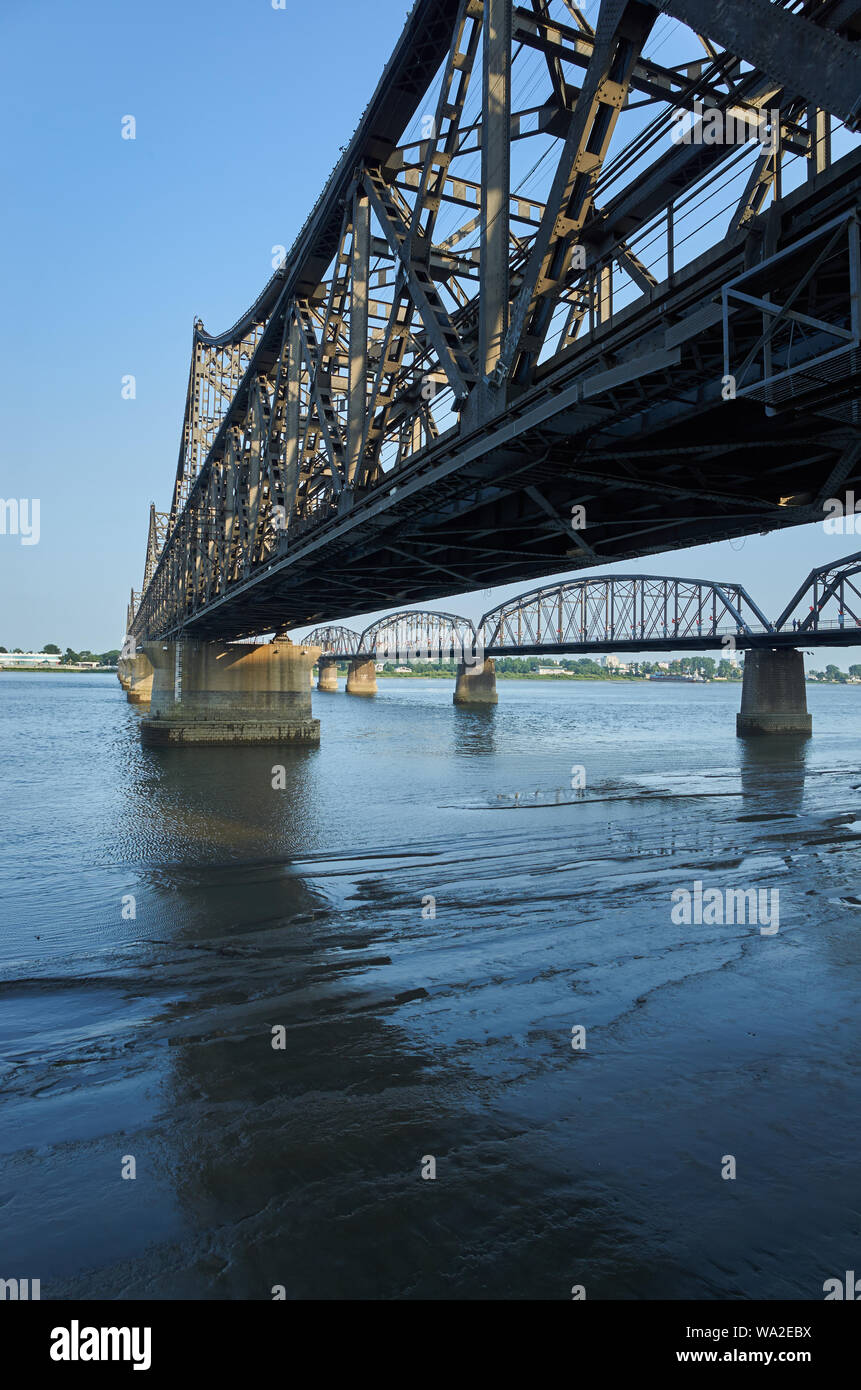 Dandong yalu river bridge Stock Photo - Alamy