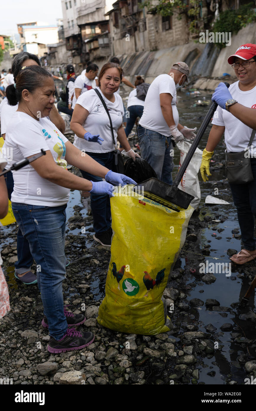 Cebu City, Philippines. 17th Aug, 2019. Thousands of Government ...