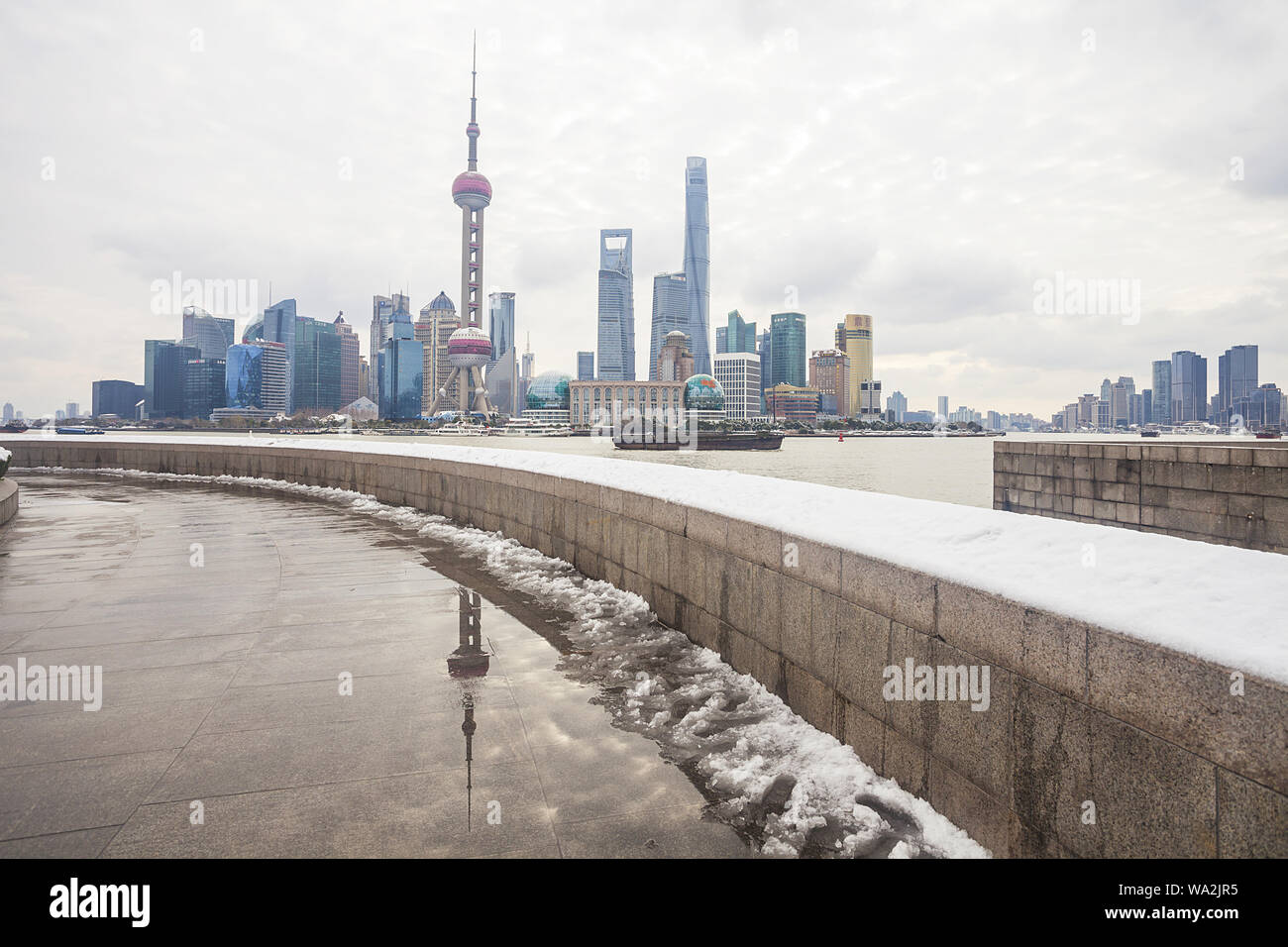 Shanghai tower snow hi-res stock photography and images - Alamy