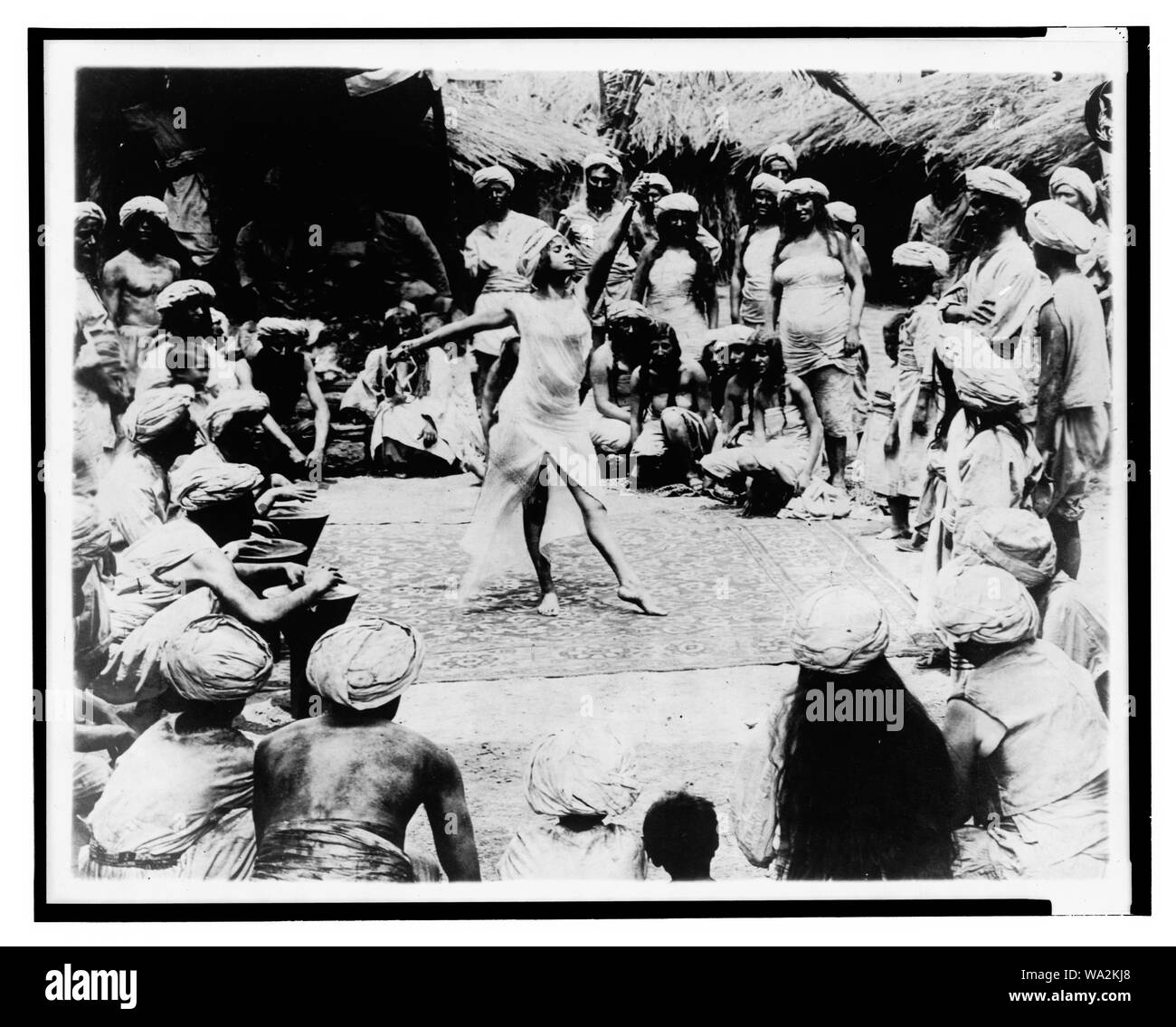 Nautch dance hi-res stock photography and images - Alamy