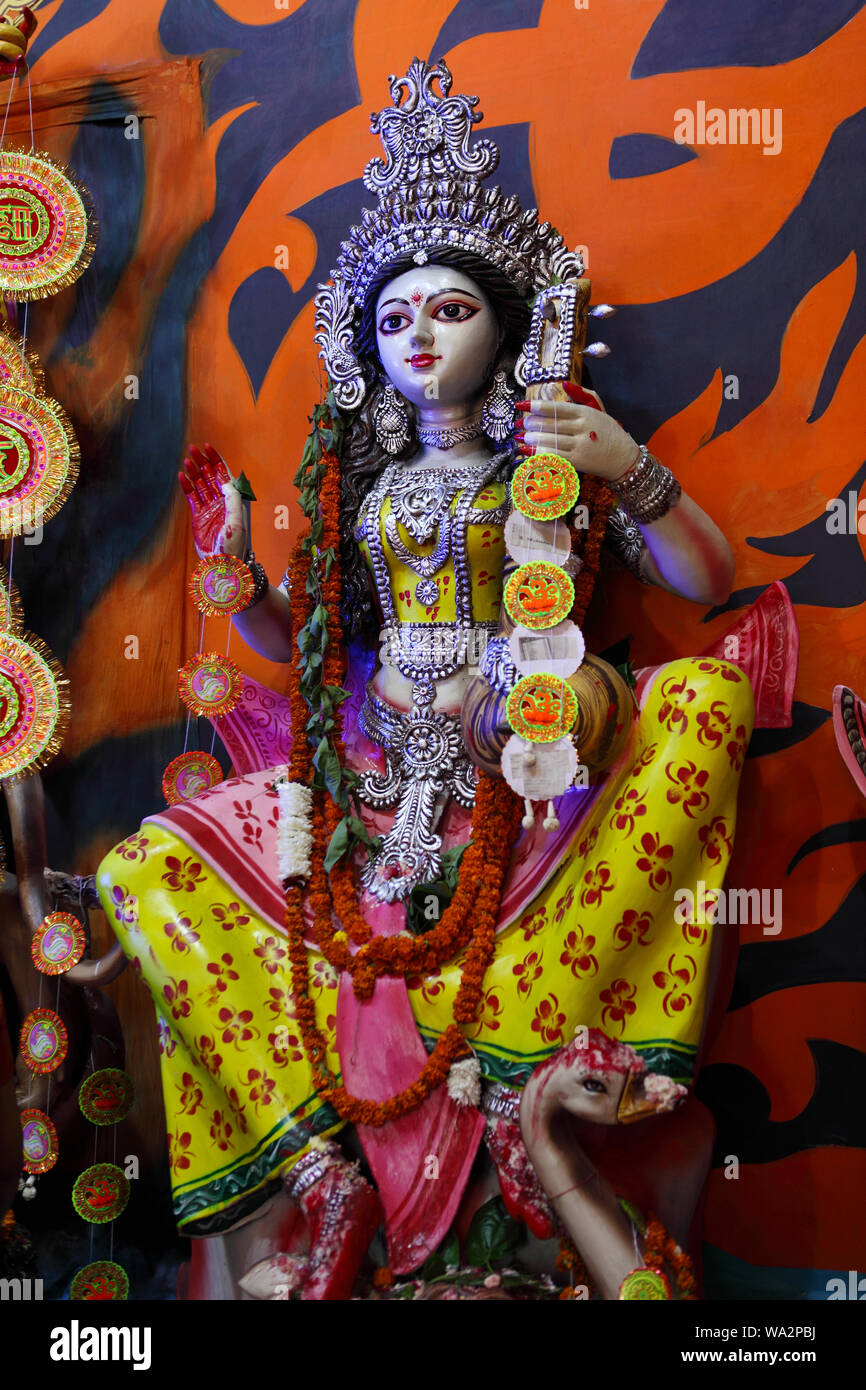 Saraswati idols hi-res stock photography and images - Alamy