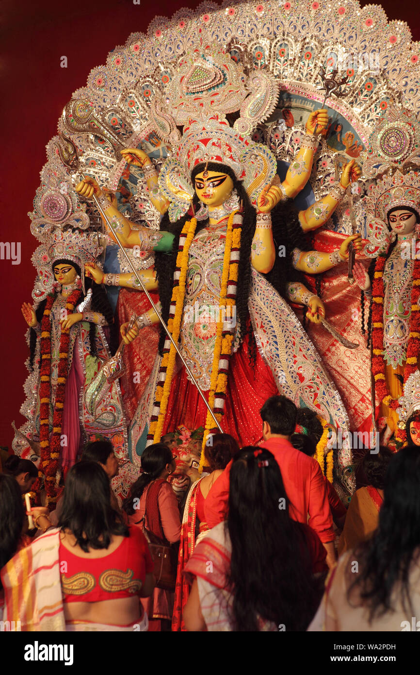 People worshipping Goddess Durga in a temple, Kolkata, West Bengal ...