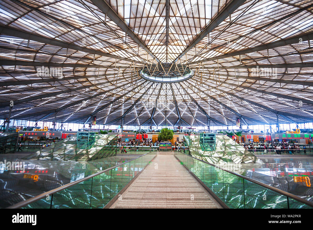 Shanghai south railway station waiting area landscape Stock Photo - Alamy
