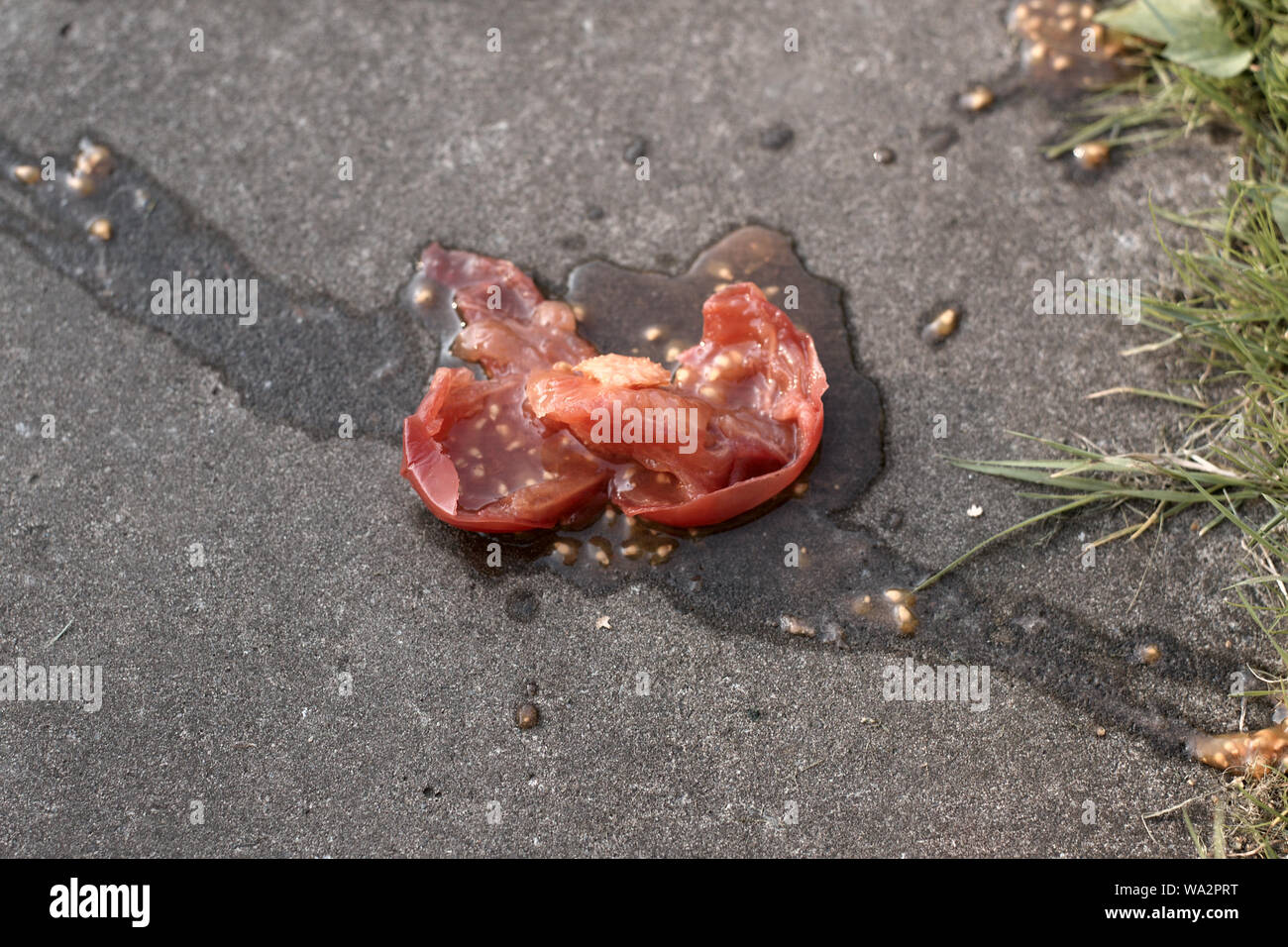 Smashed tomato hi-res stock photography and images - Alamy
