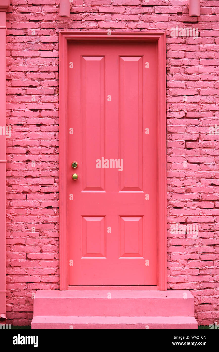 Pink front door hi-res stock photography and images - Alamy