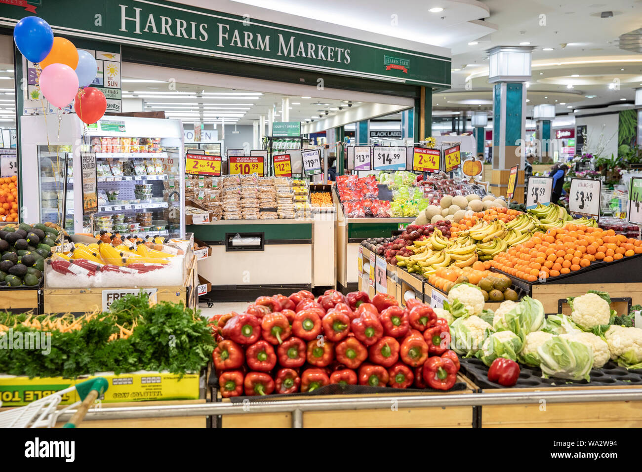 Fruit and vegetables supermarket hi-res stock photography and images ...