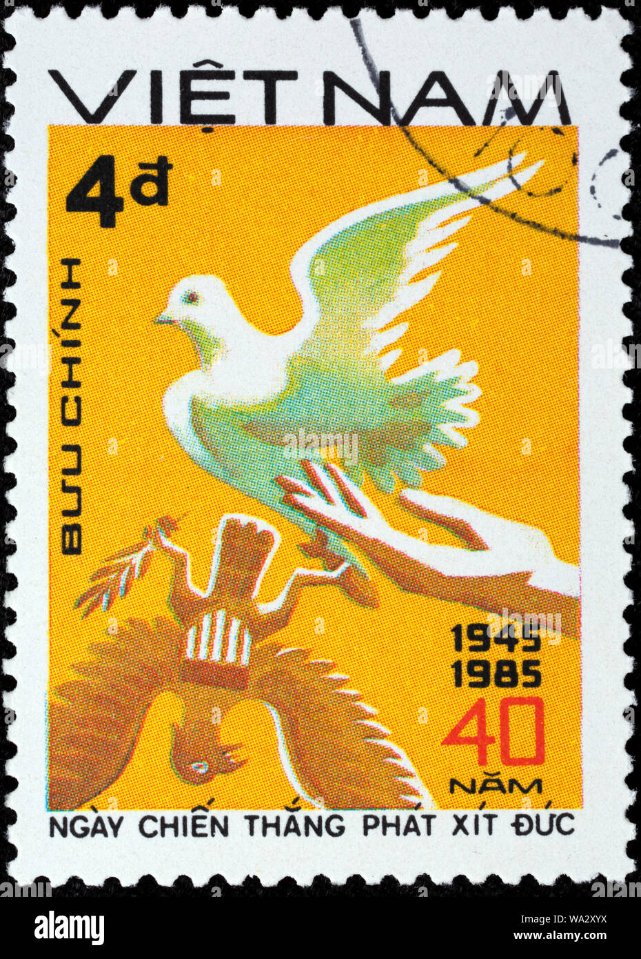 Dove of peace, postage stamp, Vietnam, 1985 Stock Photo - Alamy