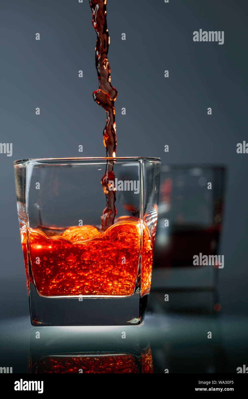 Pouring of whisky hi-res stock photography and images - Alamy