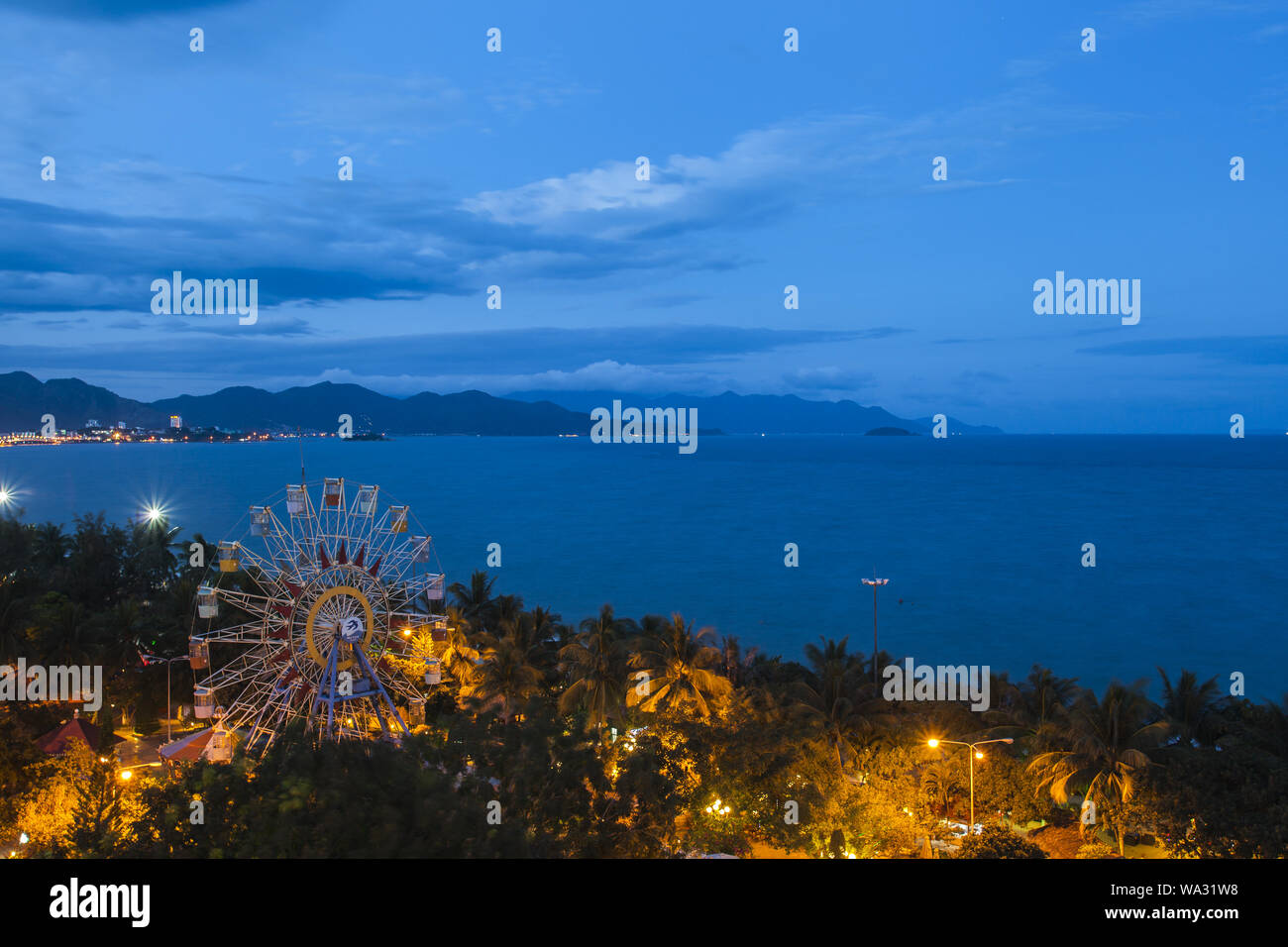 Night seaview hi-res stock photography and images - Alamy