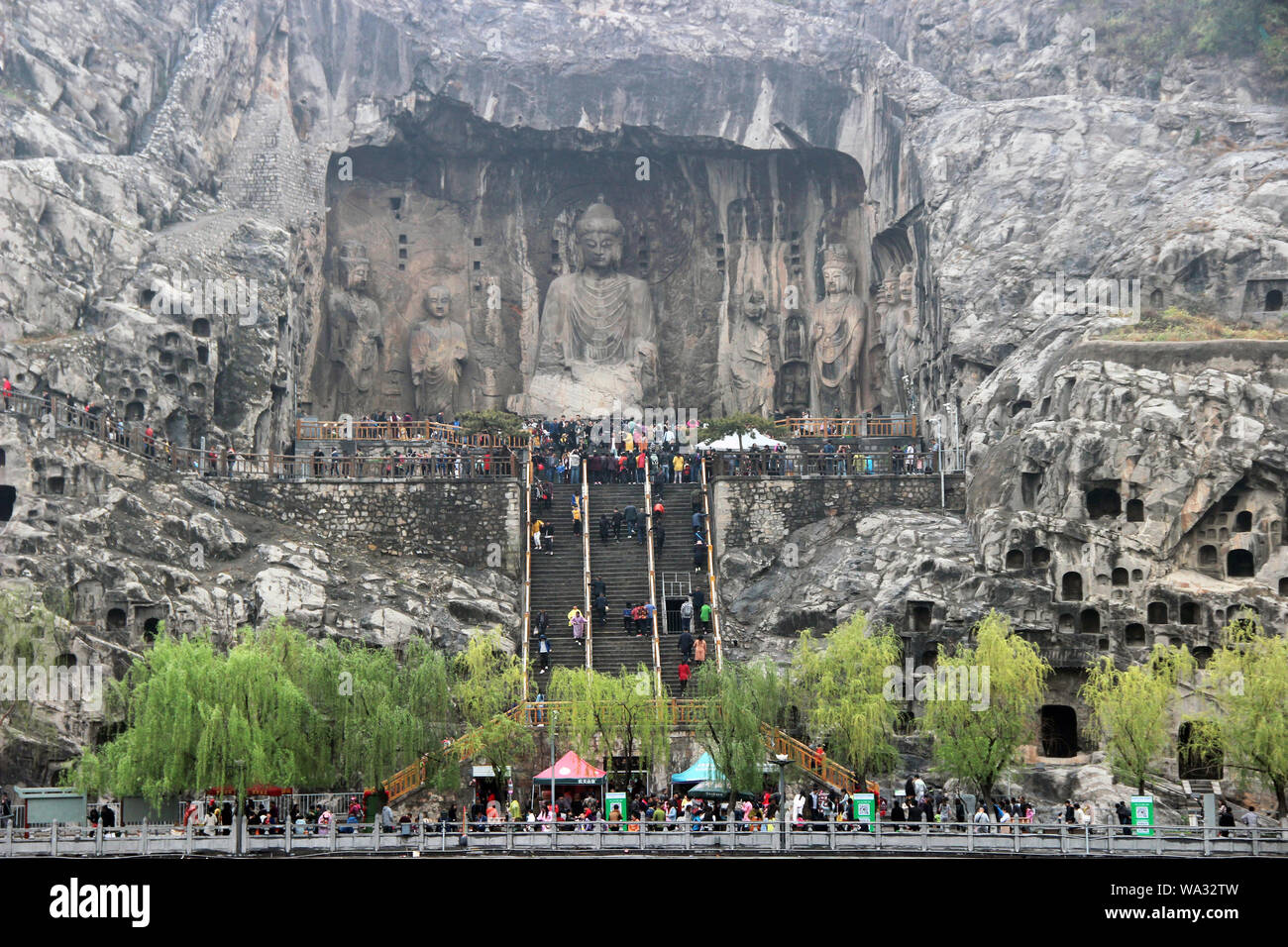 Henan luoyang longmen grottoes scenic Stock Photo - Alamy