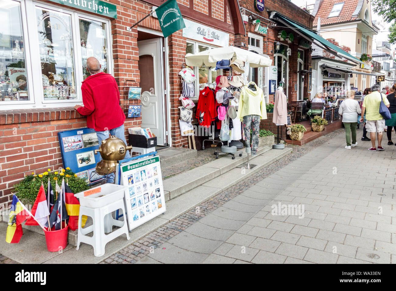 Harbor harbour promenade hi-res stock photography and images - Alamy