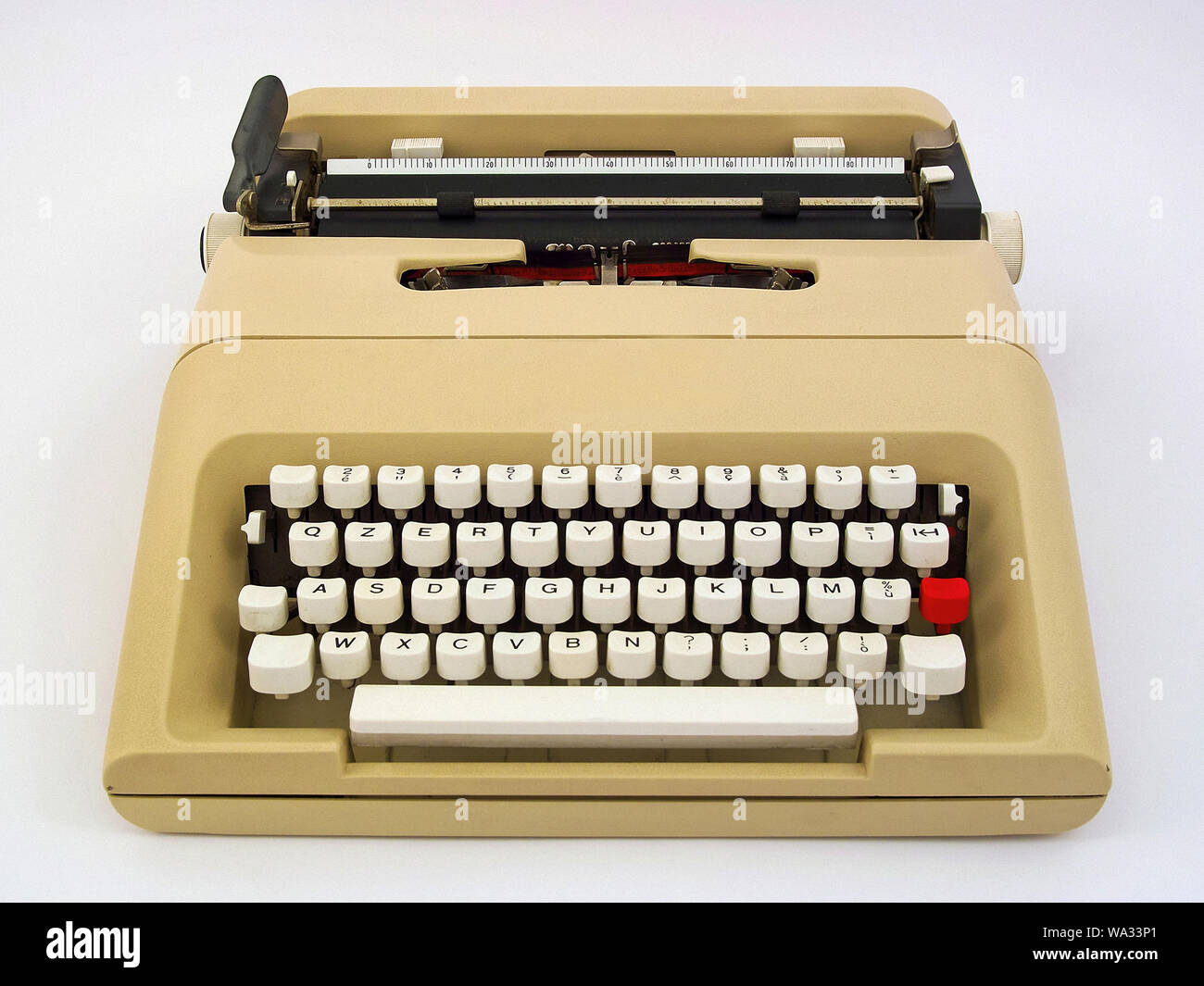 portable typewriter with italian keyboard Stock Photo - Alamy