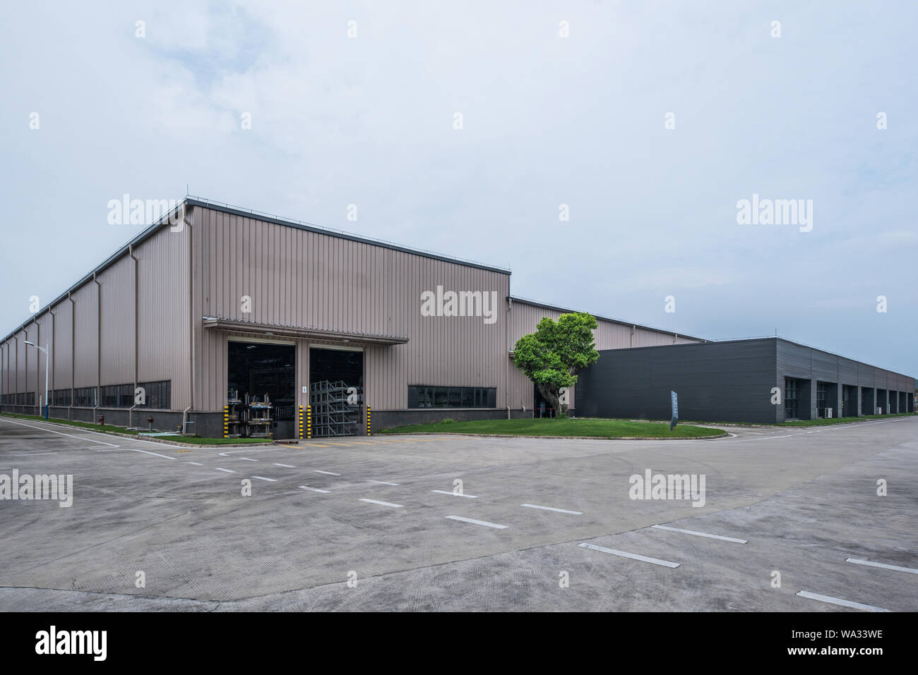 Office factory facilities hi-res stock photography and images - Alamy