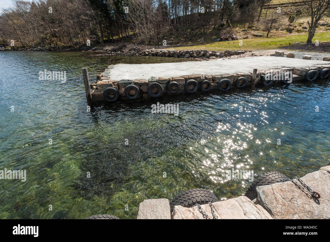 Stone dock hi-res stock photography and images - Alamy