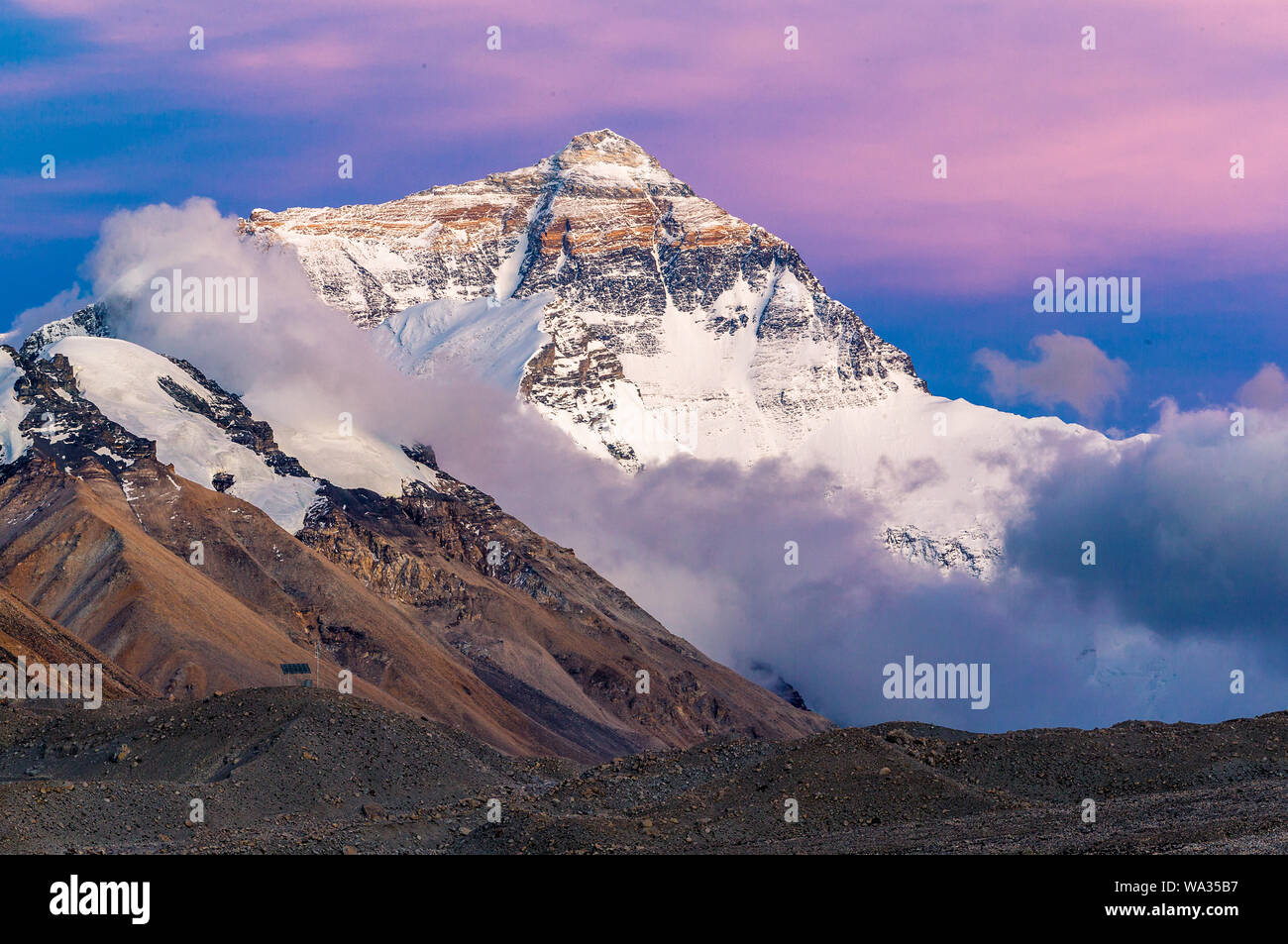 Mount Everest in Tibet Stock Photo - Alamy