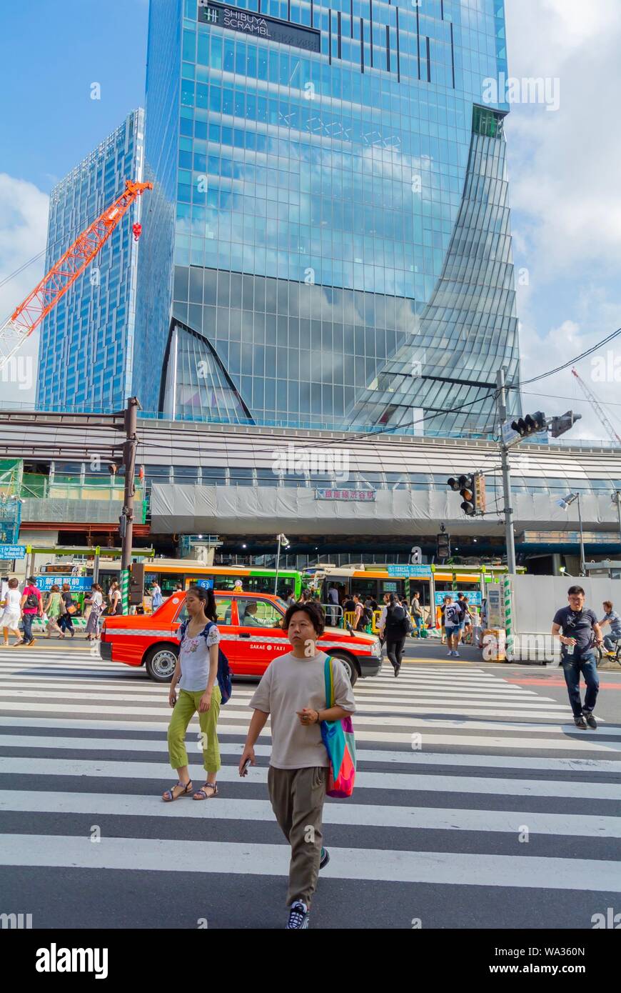 Tokyo pedestrian crossing hi-res stock photography and images - Alamy