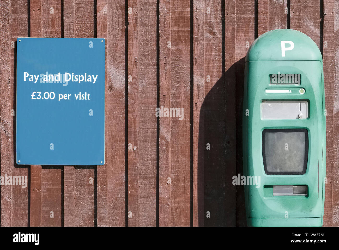 Pay and display machine and sign Stock Photo - Alamy