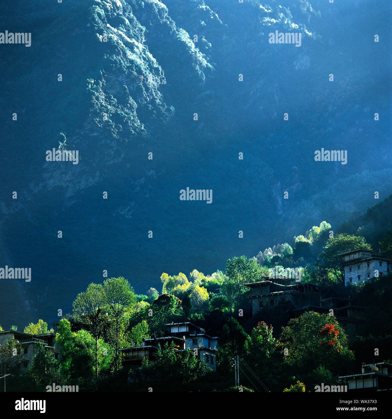 Central Tibetan village Stock Photo - Alamy