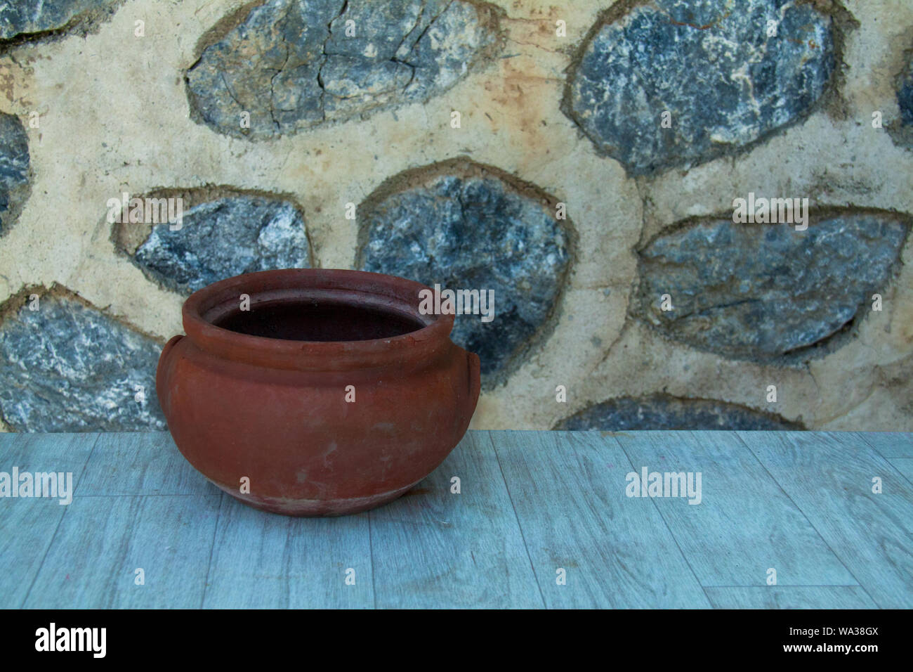 Amphora vase form hi-res stock photography and images - Alamy