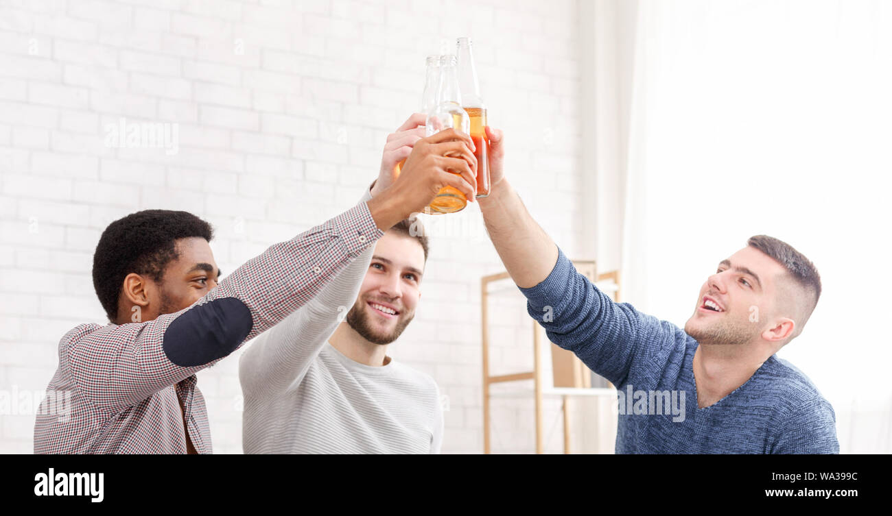 Cheers happy hi-res stock photography and images - Alamy