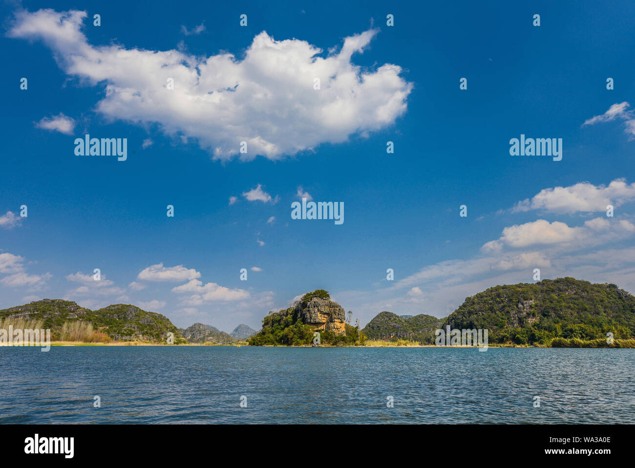 Black scenery hi-res stock photography and images - Alamy