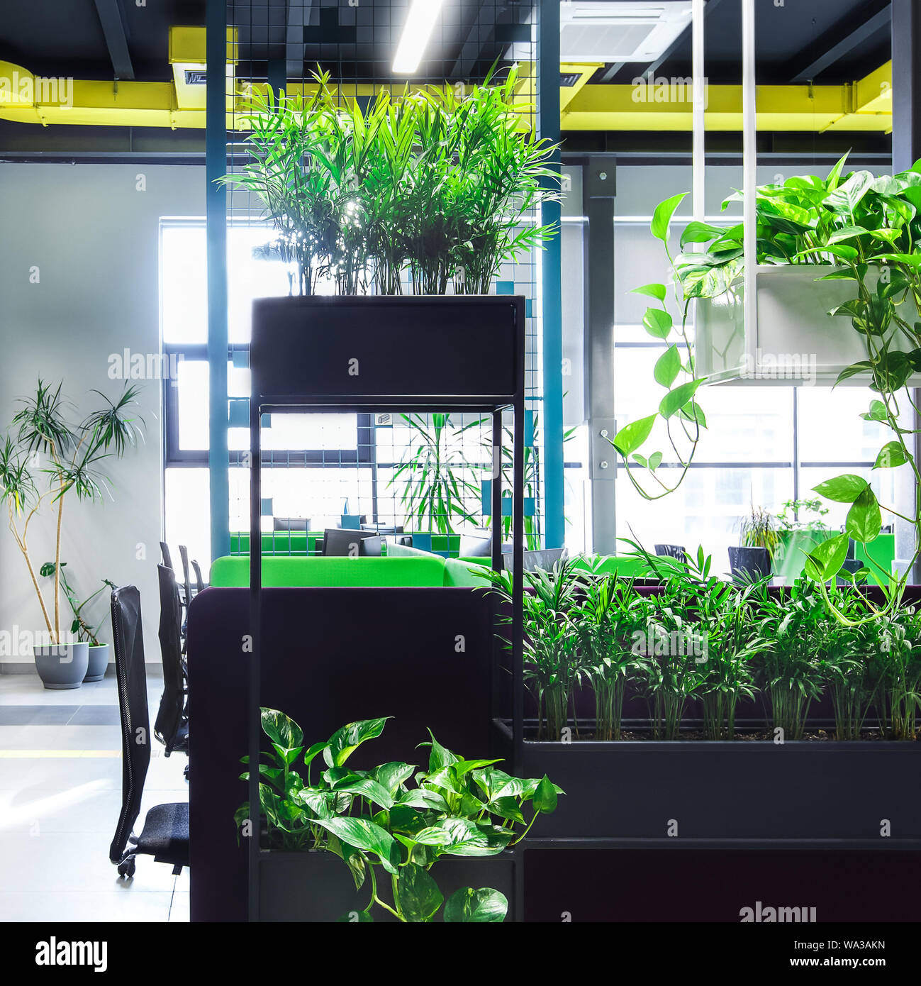 Empty workplaces hi-res stock photography and images - Alamy