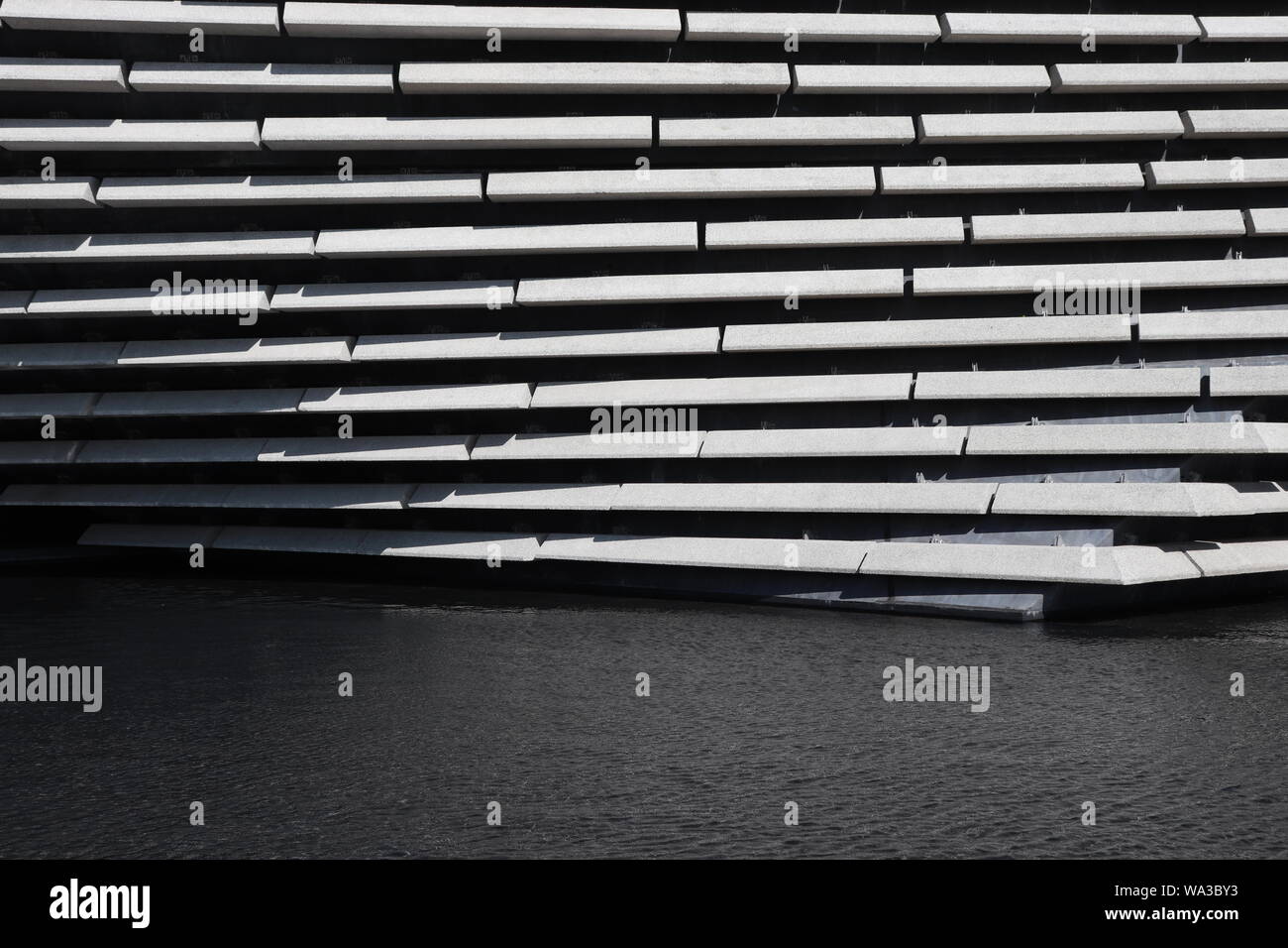Old sailing ship RRS Discovery and V&A Dundee museum Stock Photo - Alamy