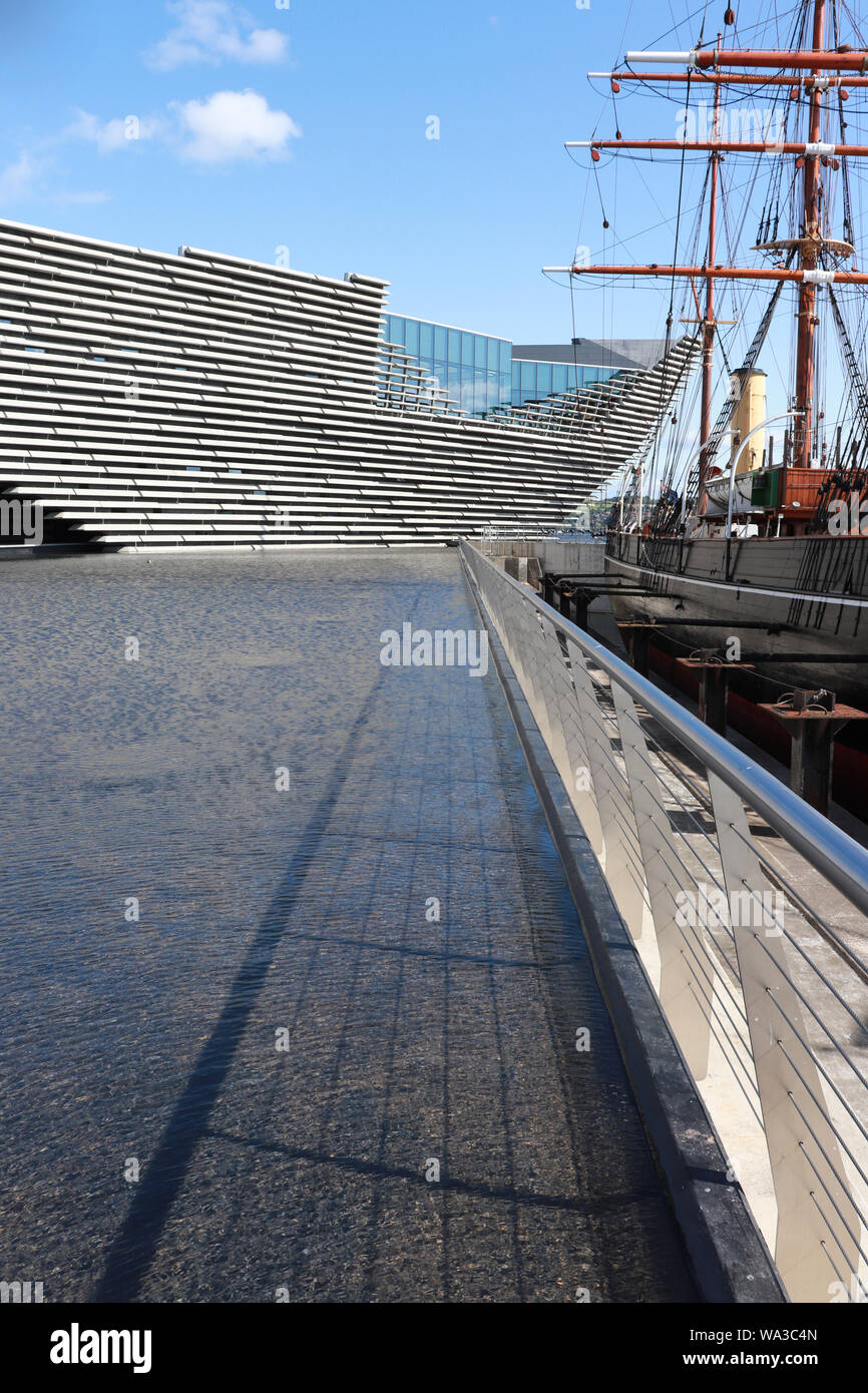 Dundee architecture scotland columns hi-res stock photography and ...