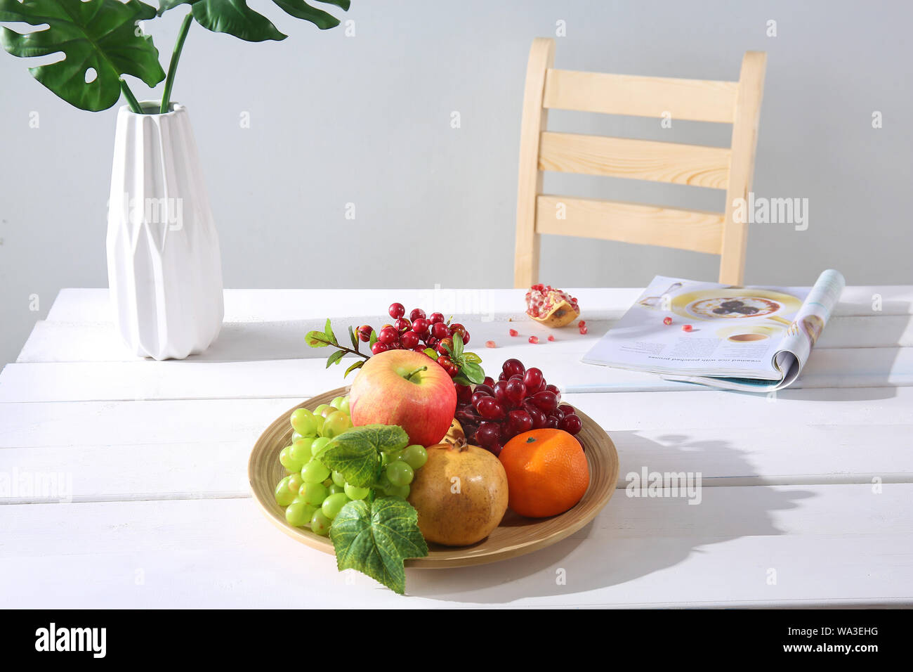 Fruit showcase hi-res stock photography and images - Alamy