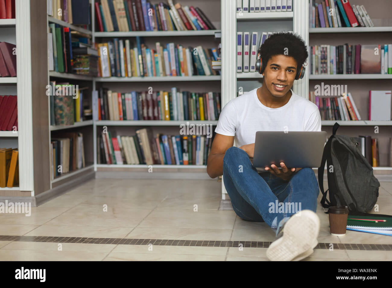Leaning books on bookshelf hi-res stock photography and images - Alamy