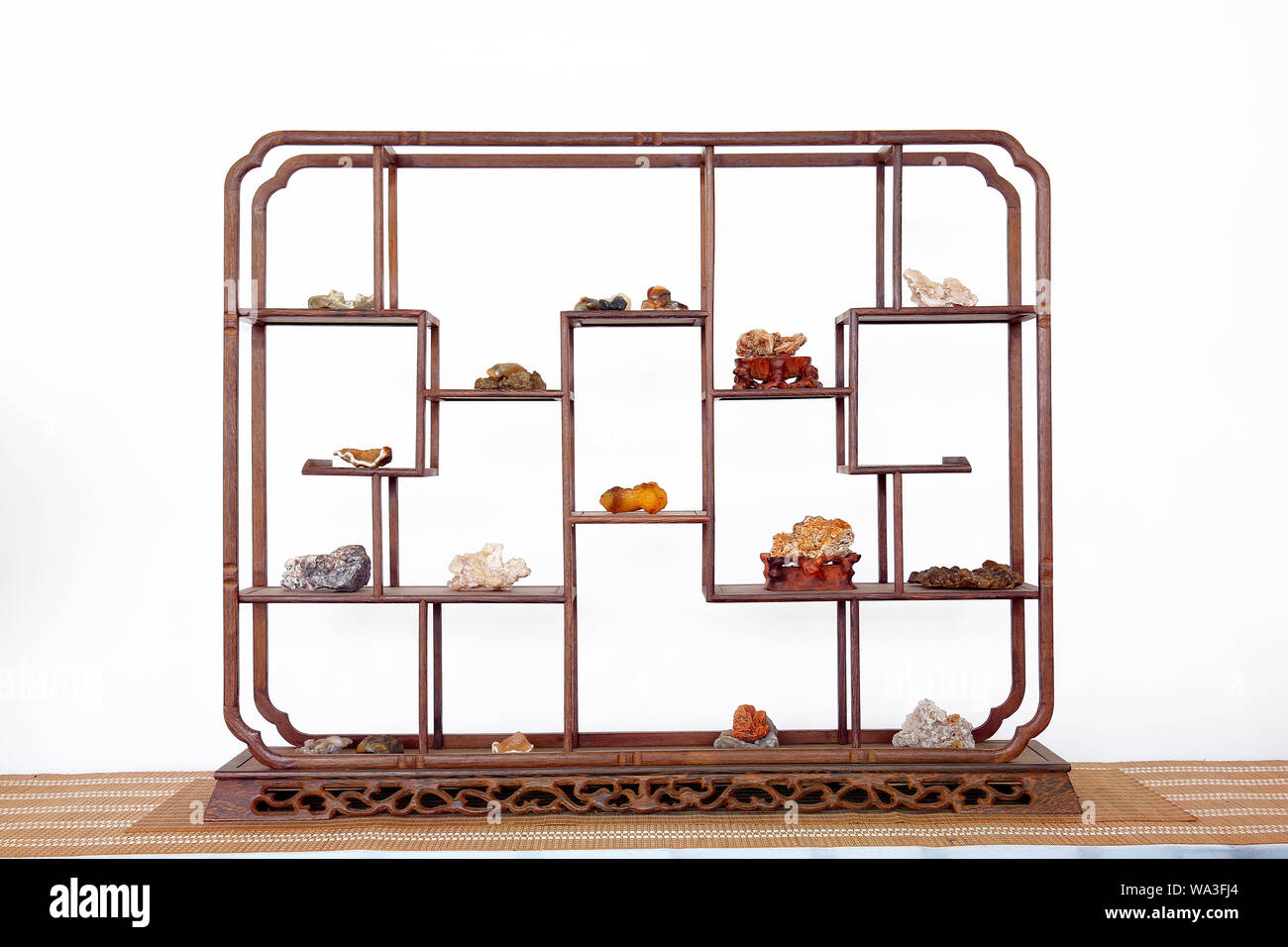 China shelf hi-res stock photography and images - Alamy