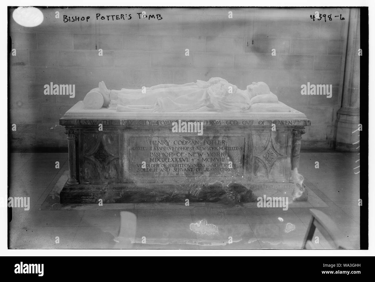 Clergy tomb Cut Out Stock Images & Pictures - Alamy