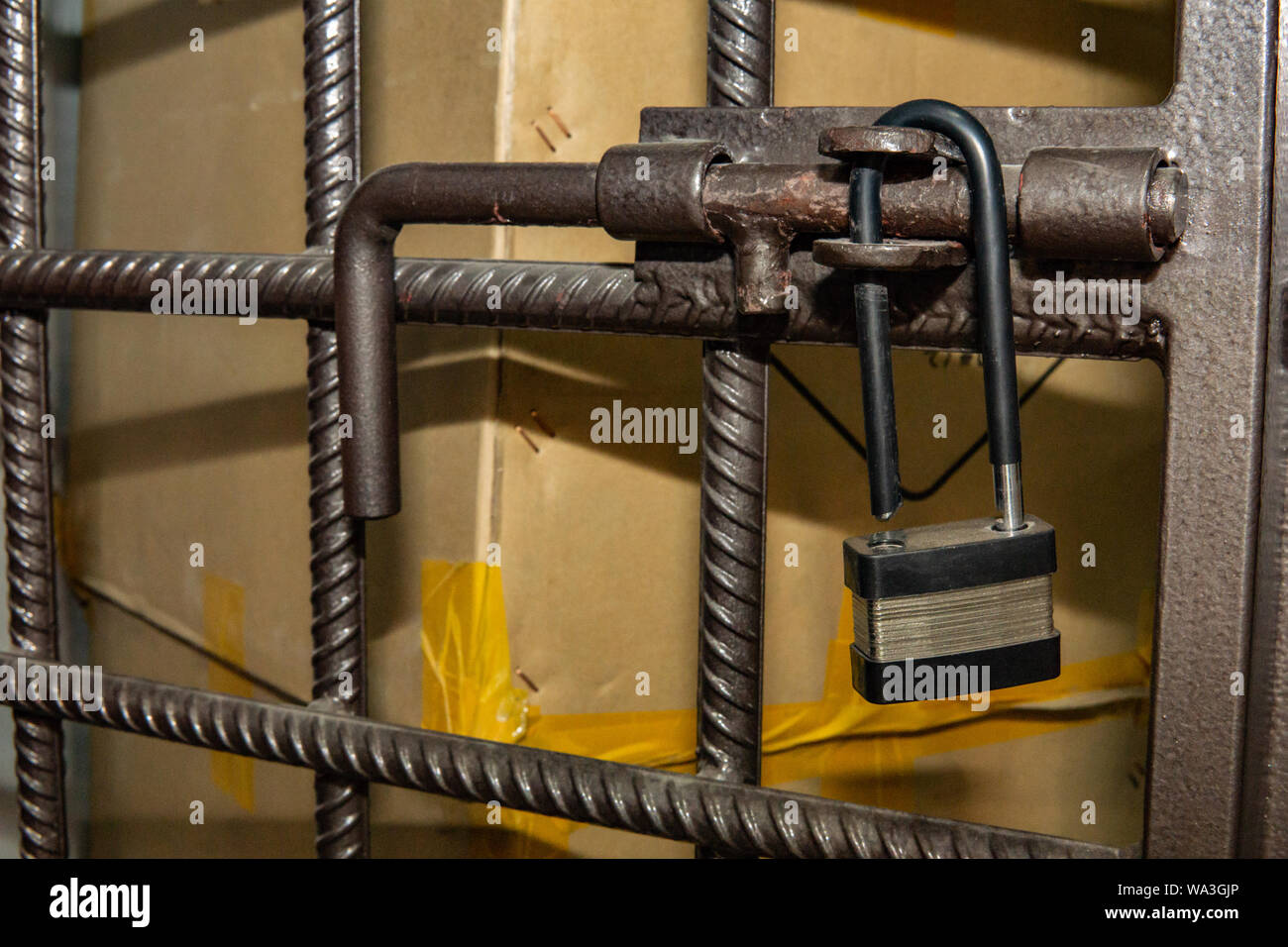 Hangar lock hi-res stock photography and images - Alamy