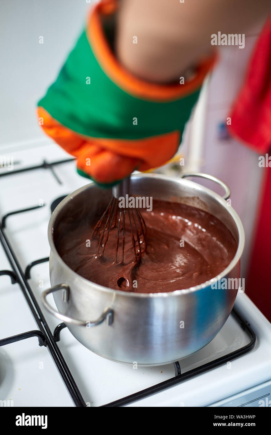 Preparing chocolate pudding cake hi-res stock photography and images ...