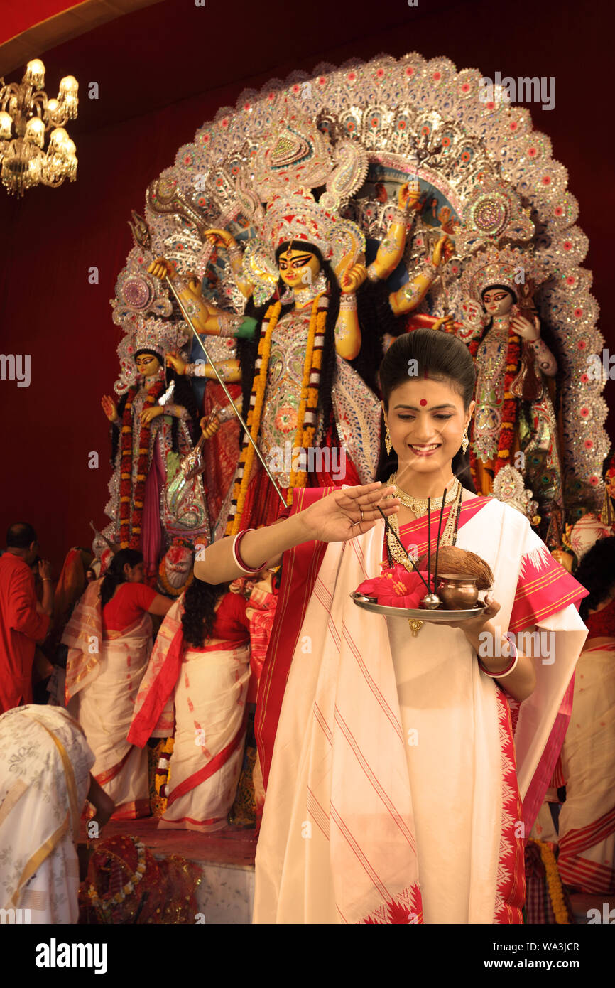 Woman women aarti hi-res stock photography and images - Alamy