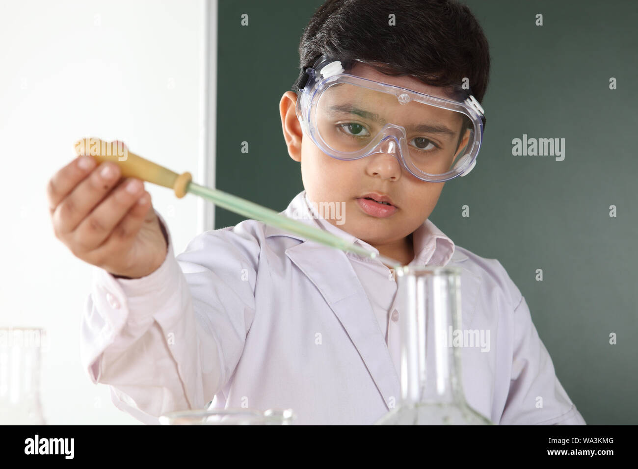 Apparatus biological chemist chemistry hi-res stock photography and ...