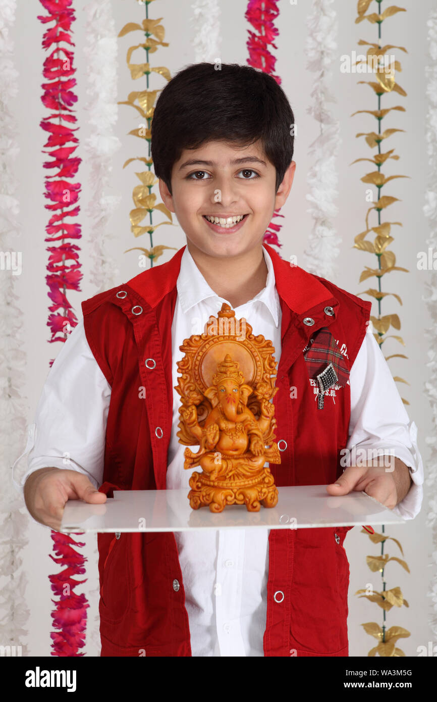 Child ganesha hi-res stock photography and images - Alamy