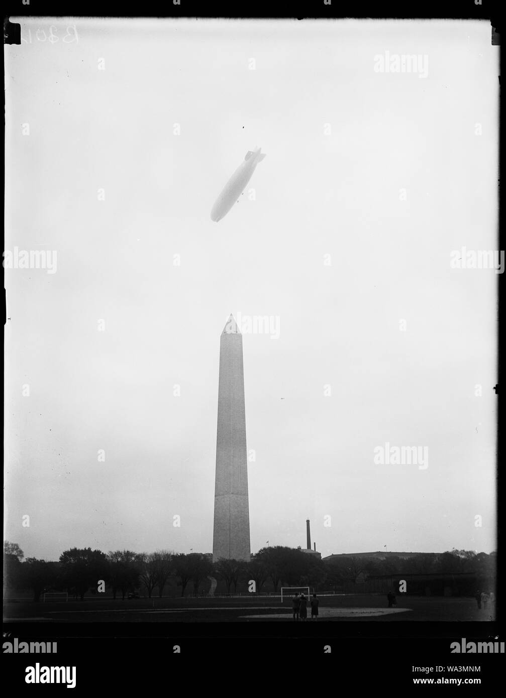 Blimp over Washington Monument, Washington, D.C Stock Photo - Alamy