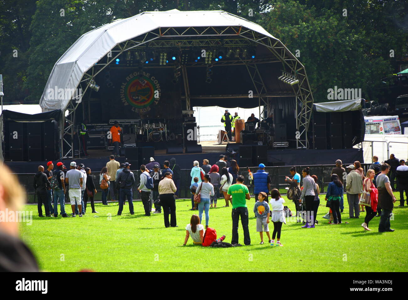 International reggae performances hi-res stock photography and images ...