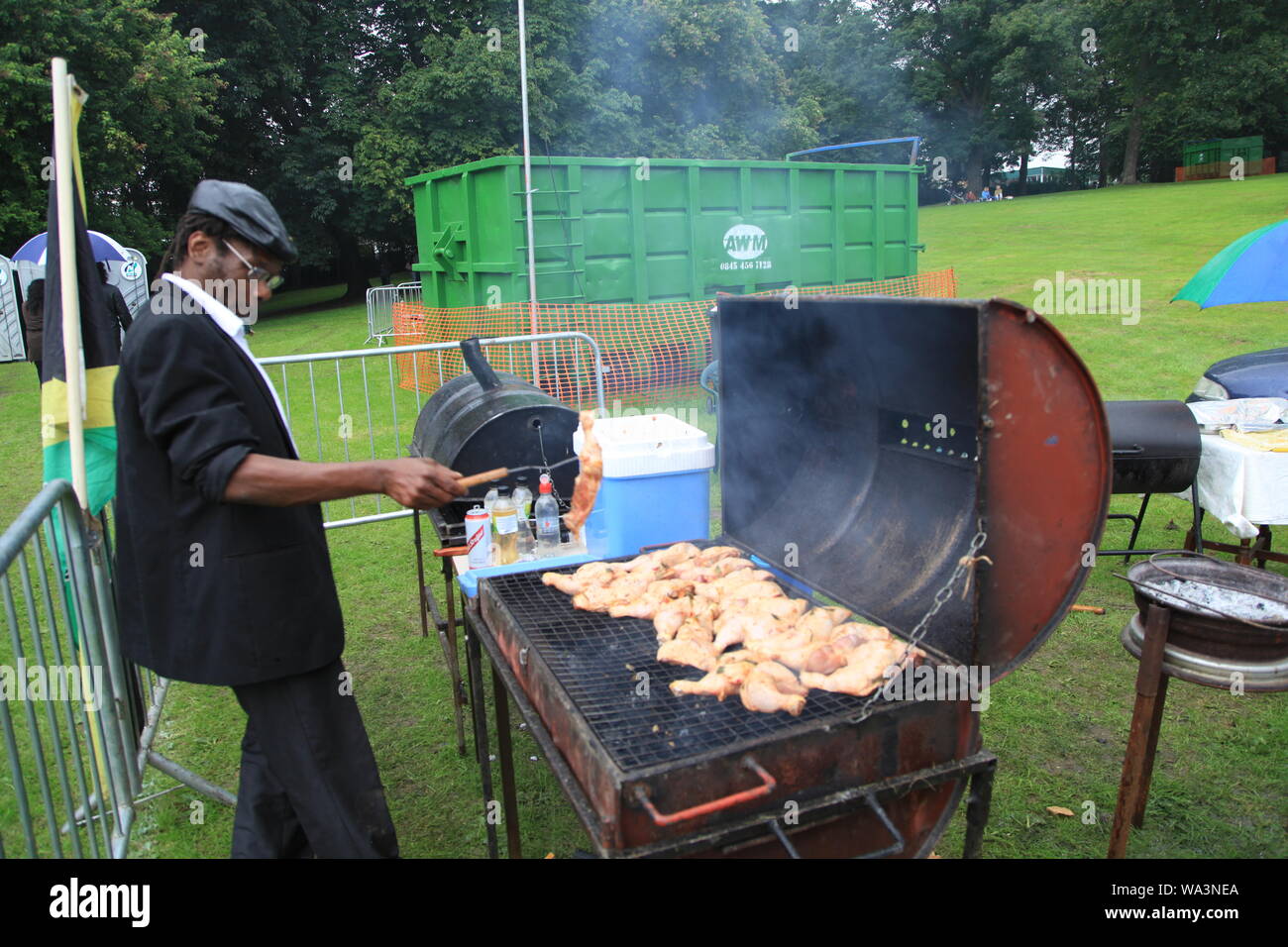 Multi generation family barbecue hi-res stock photography and images ...