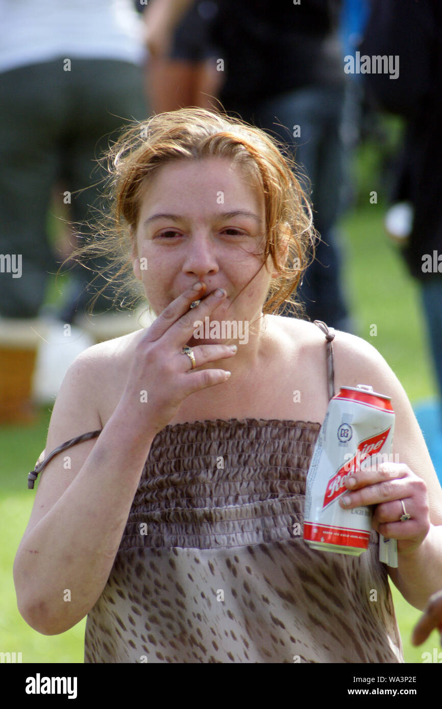Homeless alcohol hi-res stock photography and images - Alamy