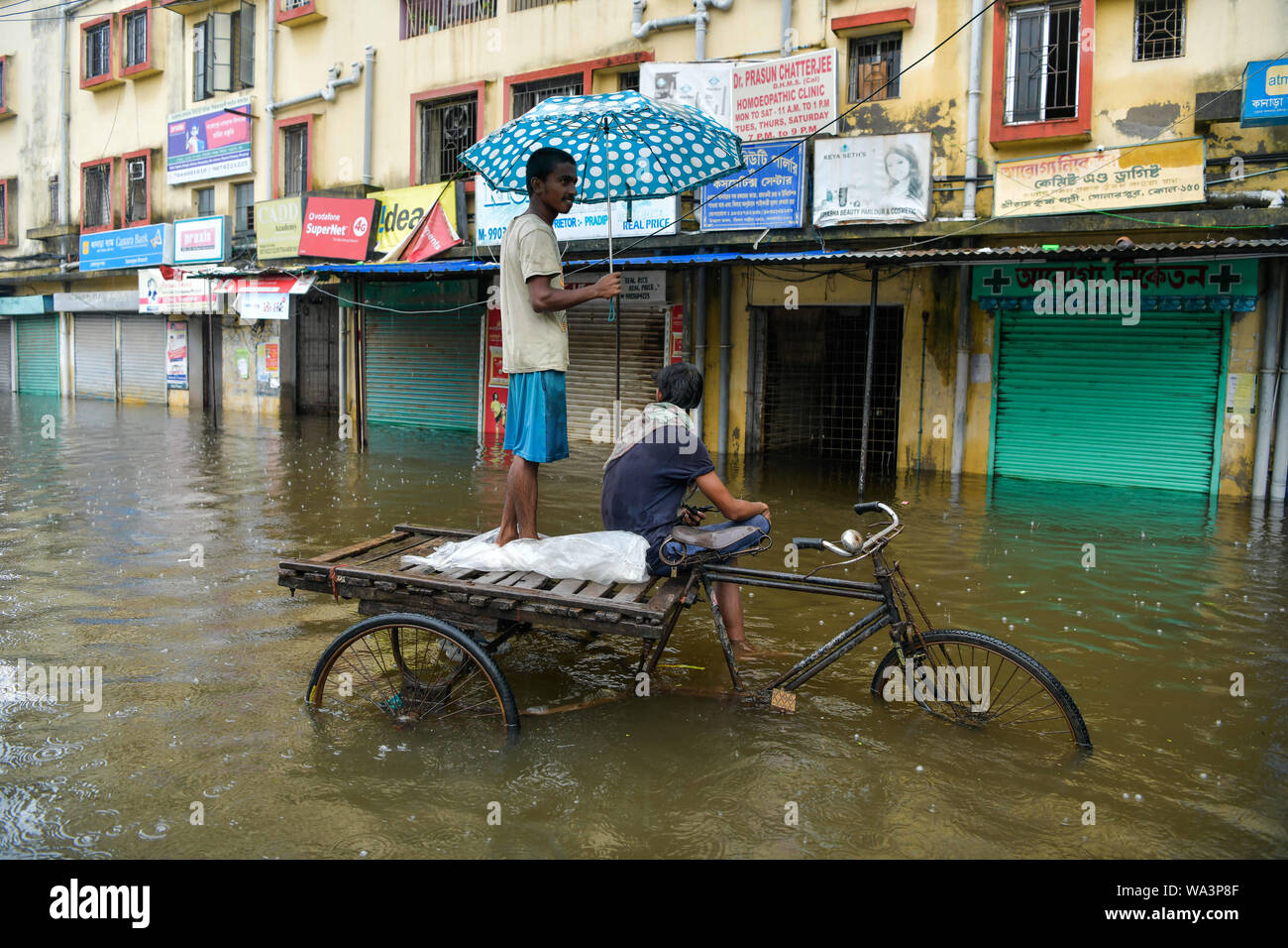 Rickshaw stand west bengal hi-res stock photography and images - Alamy
