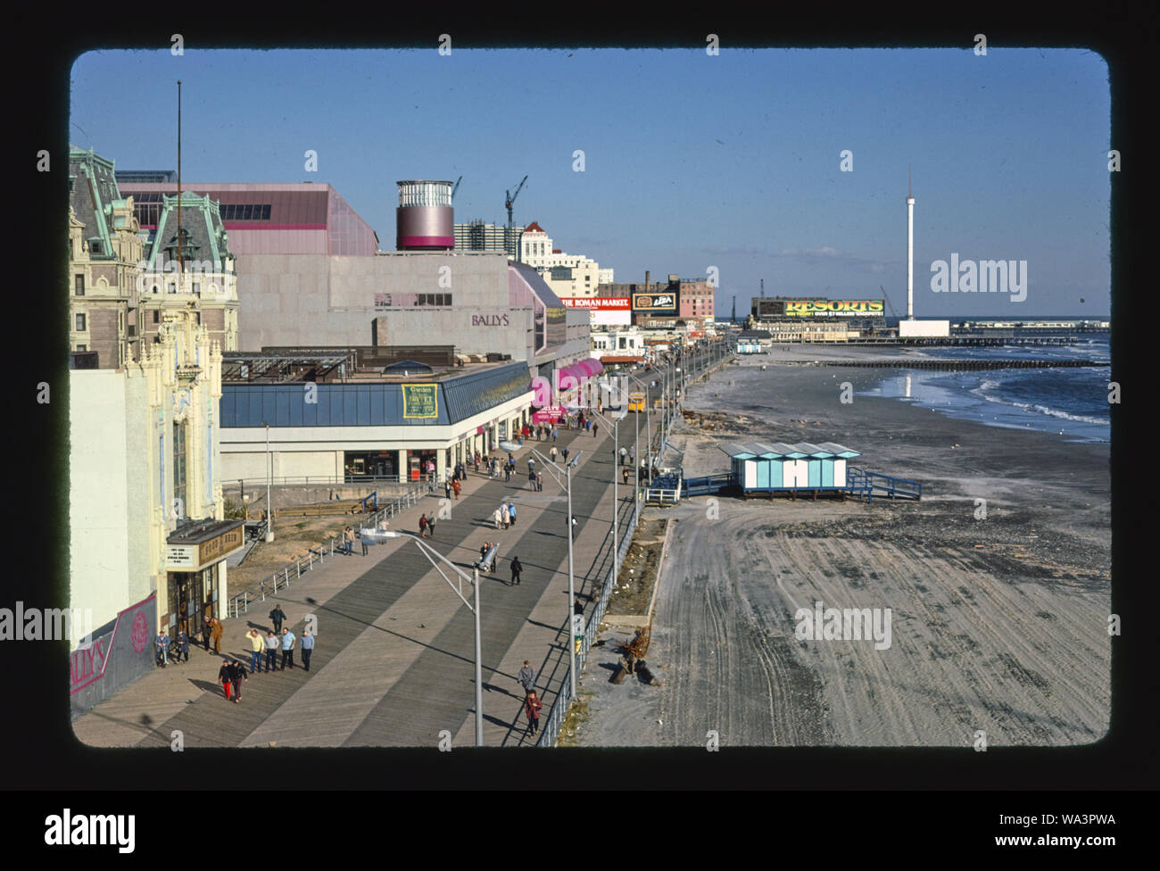 Wooden pedestrian walkway above hi-res stock photography and images - Alamy
