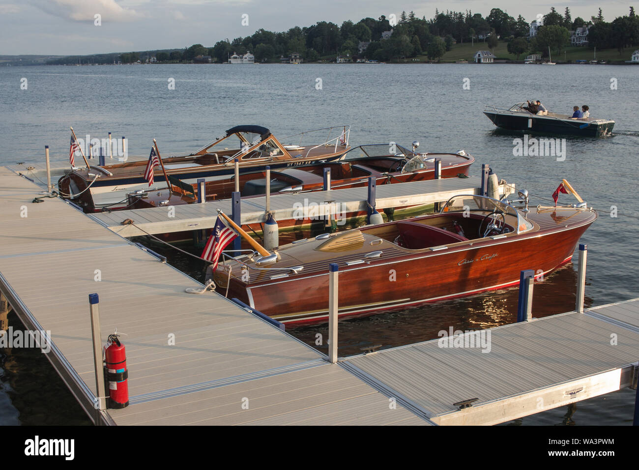 Antique classic wooden boat show hi-res stock photography and images ...