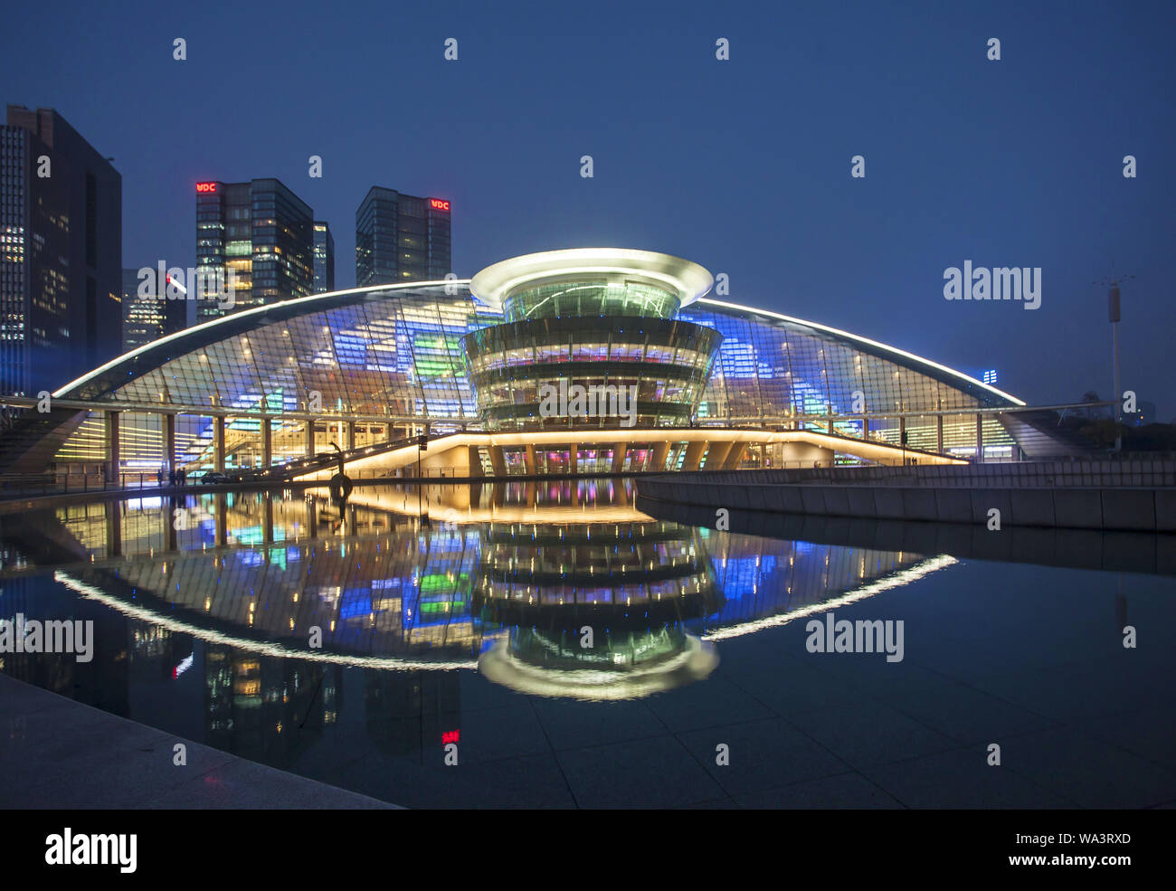 Hangzhou grand theatre Stock Photo - Alamy