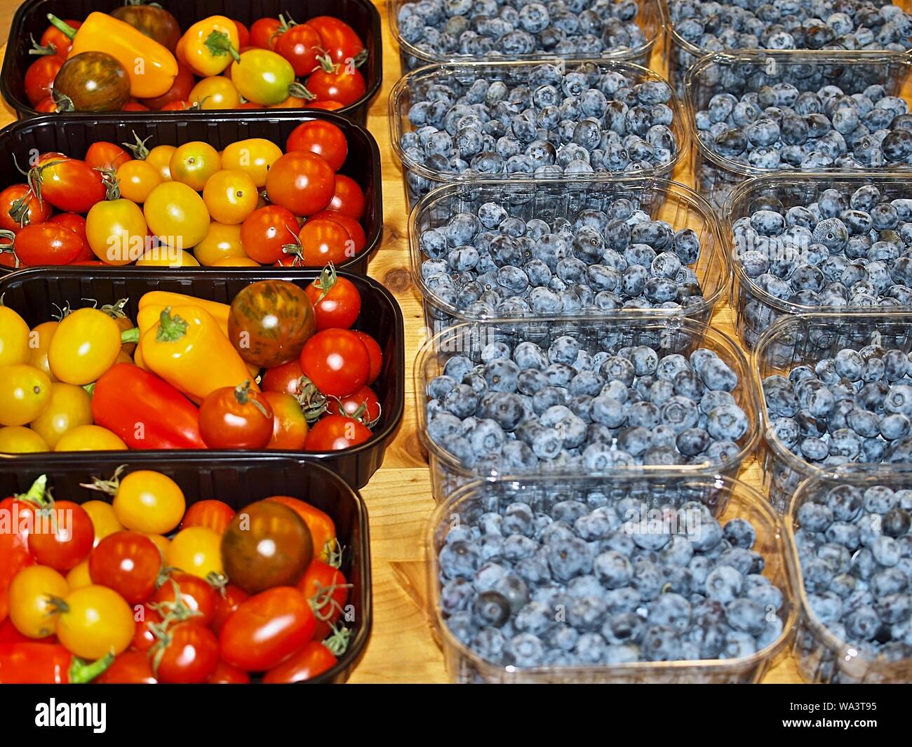 blueberries in boxes at at food market Stock Photo - Alamy