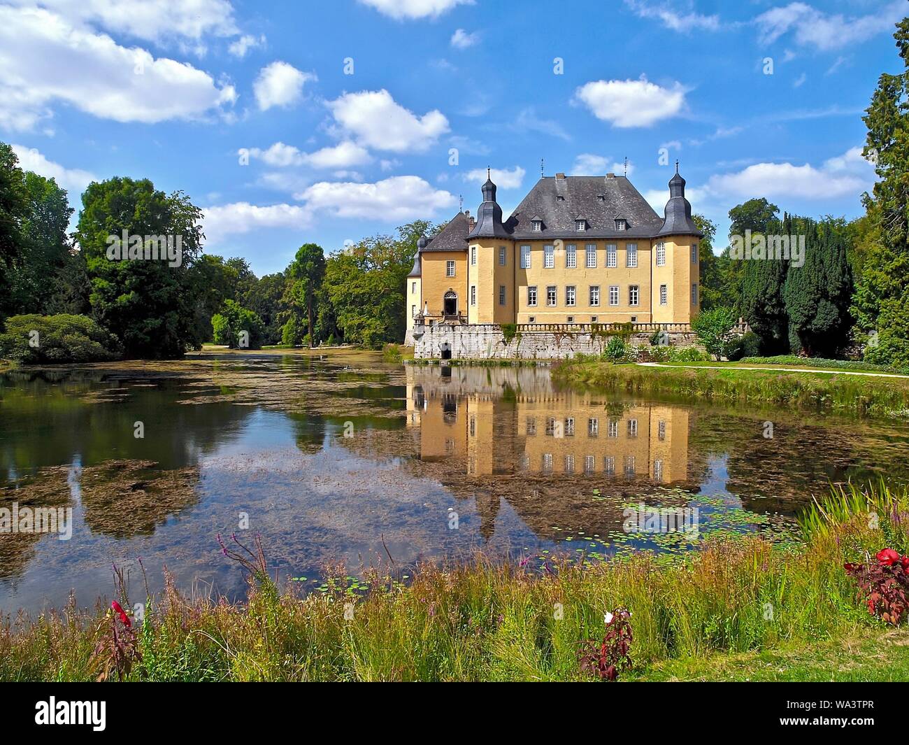 Schloss dyck rheinland germany hi-res stock photography and images - Alamy