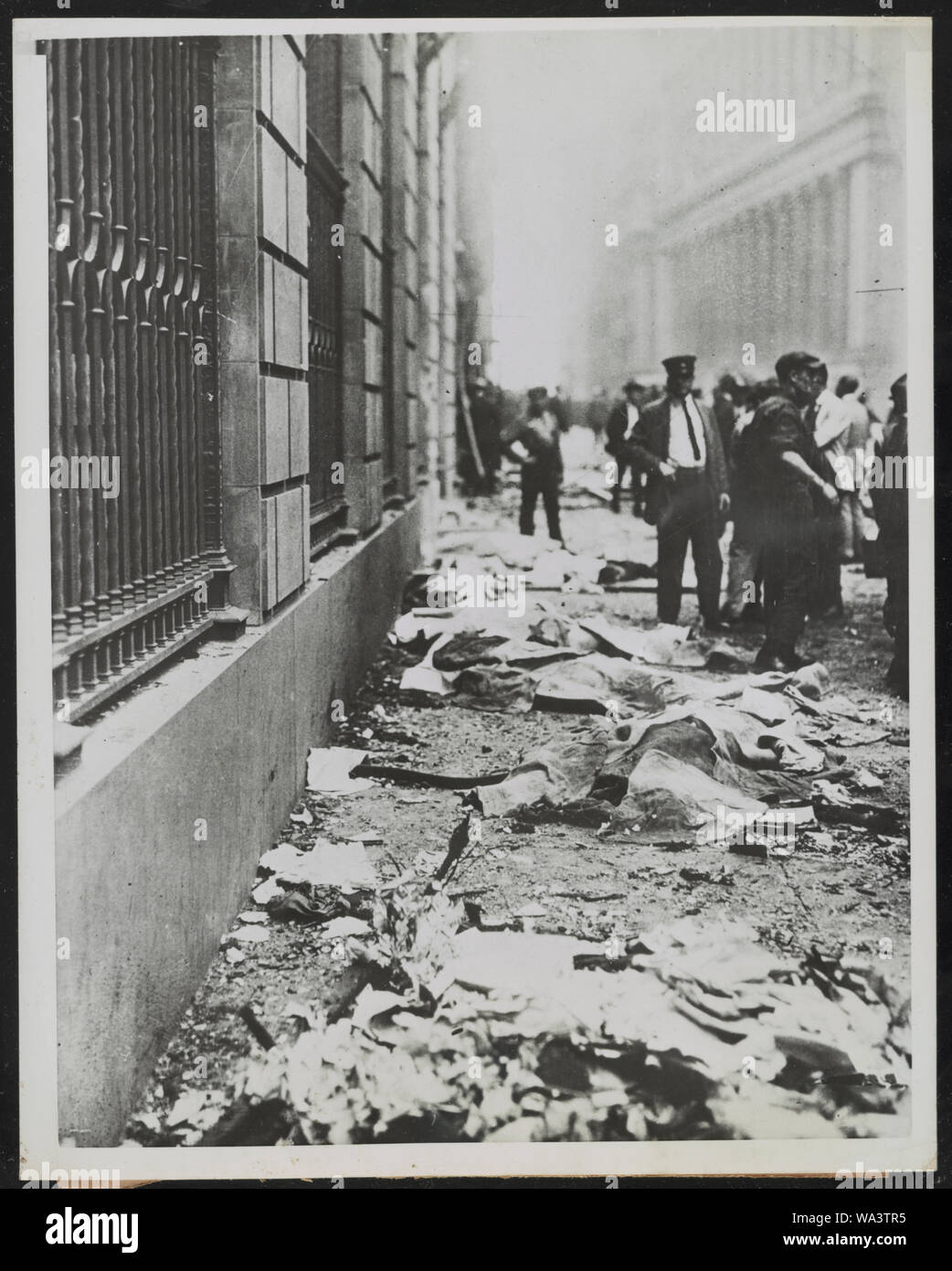 Bodies following hi-res stock photography and images - Alamy