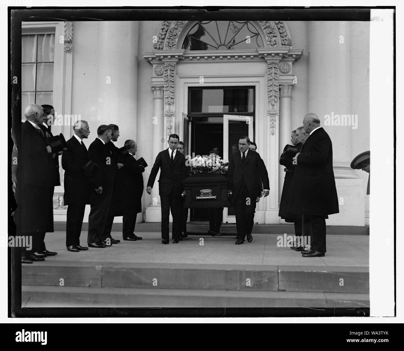 Body of Sen. Wallace being taken from White House, 10/27/24 Stock Photo ...
