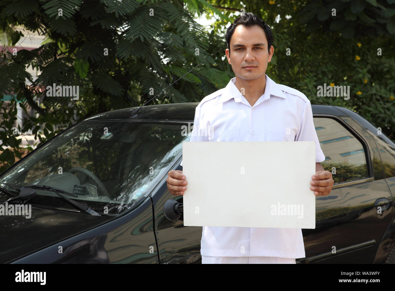 Car showing one hi-res stock photography and images - Alamy